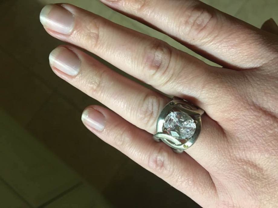 Lot: 4 prstena i kopcica za kosu