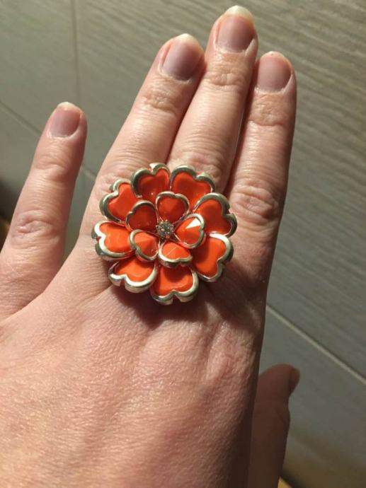 Lot: 4 prstena i kopcica za kosu