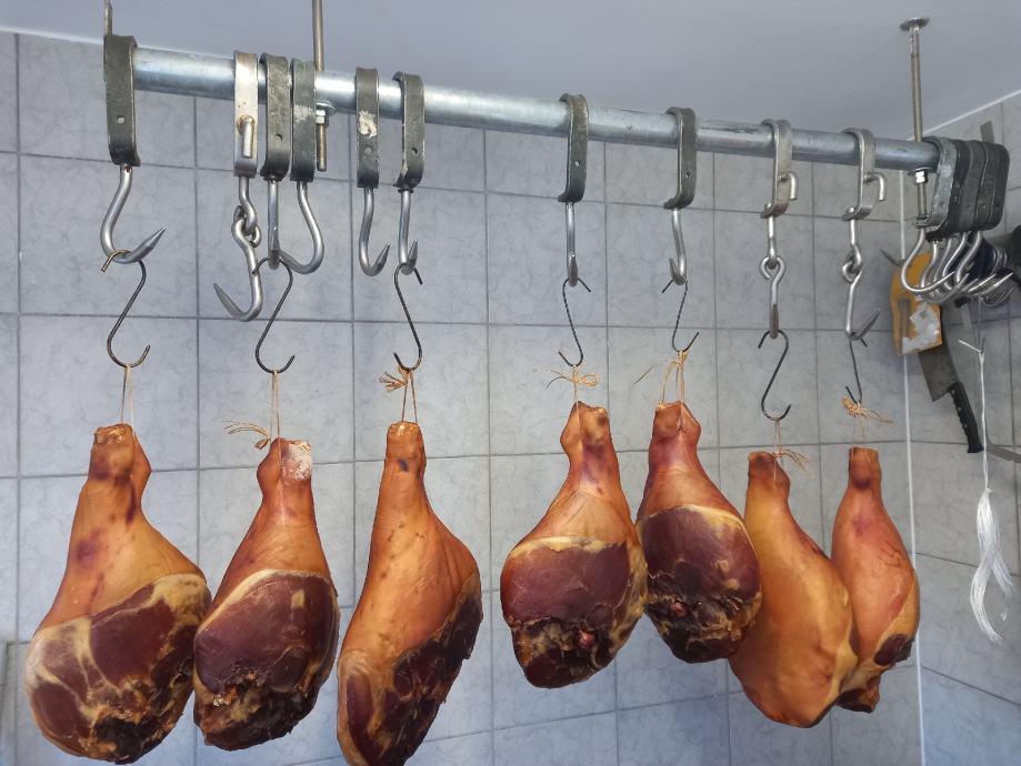 Rezervacija šunki za Uskrs*****