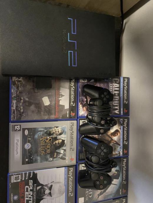 PS2- uz igrice i dva joysticka