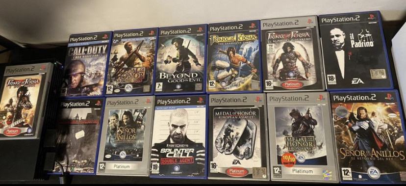 PS2- uz igrice i dva joysticka