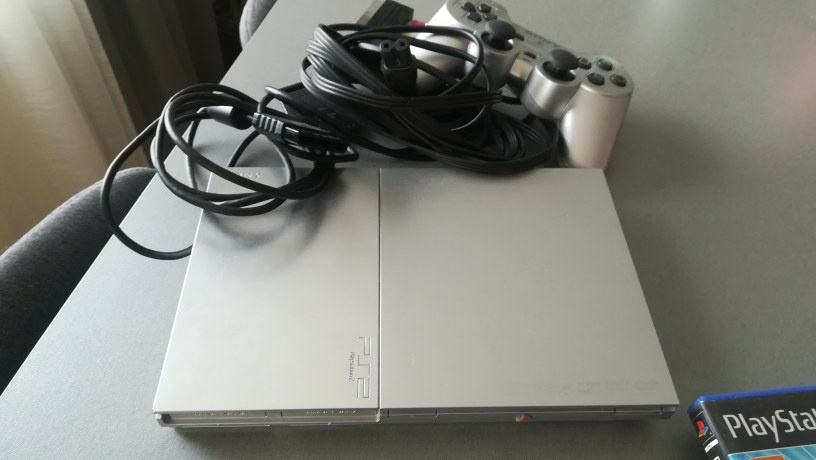 Ps2 i igrice tel. 098392570