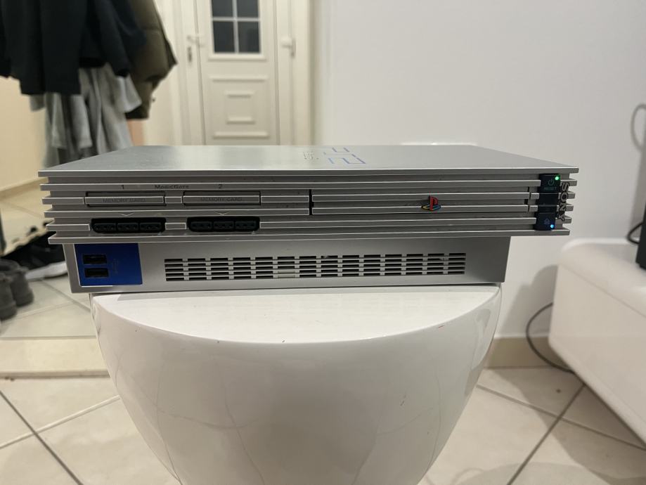 PS2 konzola FAT silver