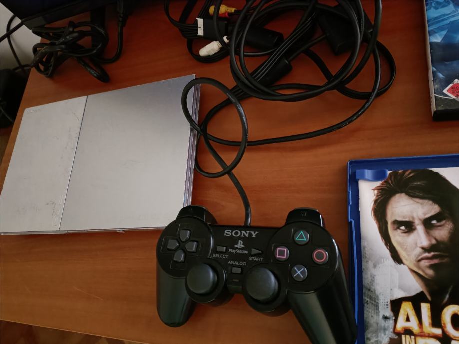 PS2 sivi sa 4x original igrice