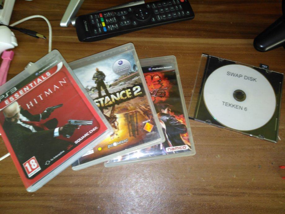 PS3 Super Slim 500GB + Cobra ODE + tri igre + dva kontrolera [HITNO!]