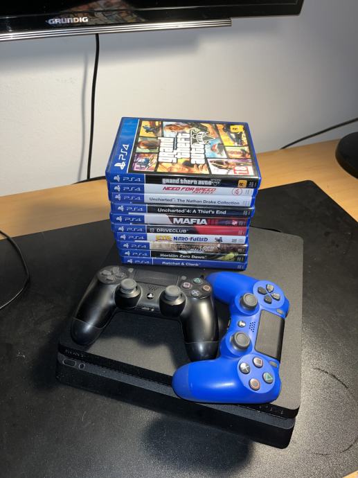 PLAYSTATION 4 + 2 DUALSHOCK 4 KONTROLERA + 10 IGRICA