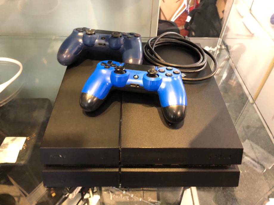 PLAYSTATION 4 (PS4) FAT 500GB. R1/ RATE!