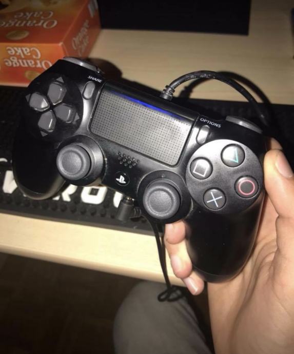PlayStation 4 Pro (+ Turtle Beach Slusalice gratis)