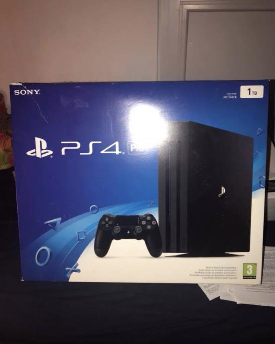 PlayStation 4 Pro (+ Turtle Beach Slusalice gratis)