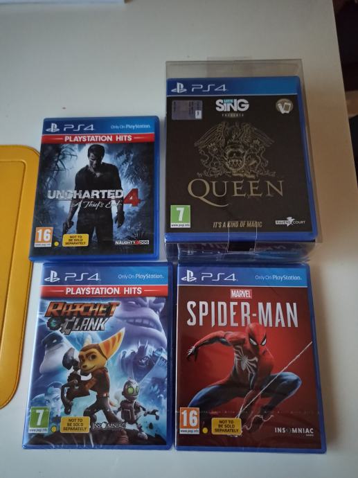 Prodajem PS4, org. joystick, 4 igrice, 2 mikrofona, dodatak za miš i t