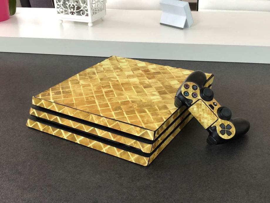 PS4 Pro GOLD EDITION, 1TB, 1 kontroler + jedna igra