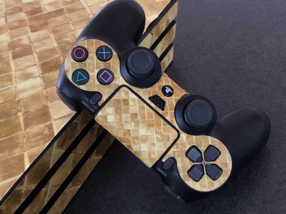 PS4 Pro GOLD EDITION, 1TB, 1 kontroler + jedna igra