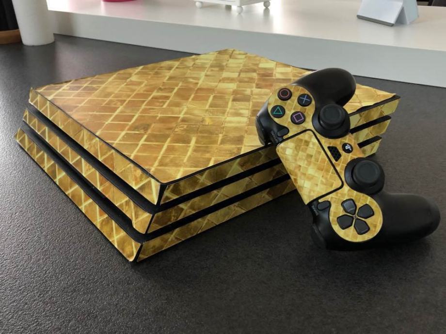 PS4 Pro GOLD EDITION, 1TB, 1 kontroler + jedna igra