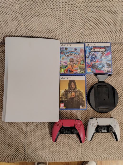 PS5 + 3 igre+ 2 yoistica+ 1god garancije