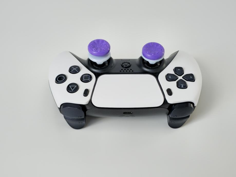*PRILIKA* PS5 Slim + 2 igre + Custom Controller *PRODAJA ILI ZAMIJENA*
