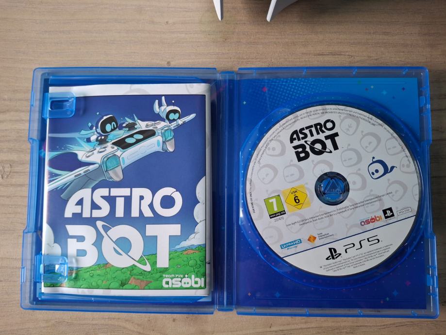 Sony PlayStation 5 Disc Edition + Astro Bot + Garancija 12mj.