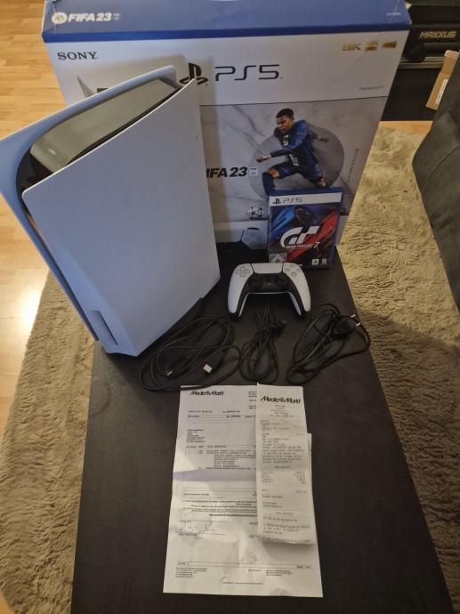 Sony PS5 Disc Edition + Gran Turismo 7 (Disc) + Fifa 23 (code)