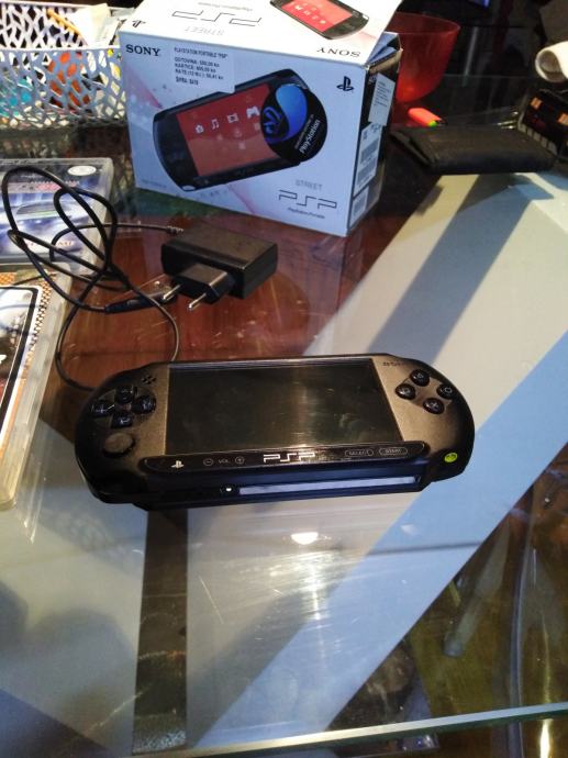 PLAY STATION PSP-E 1004 CB
