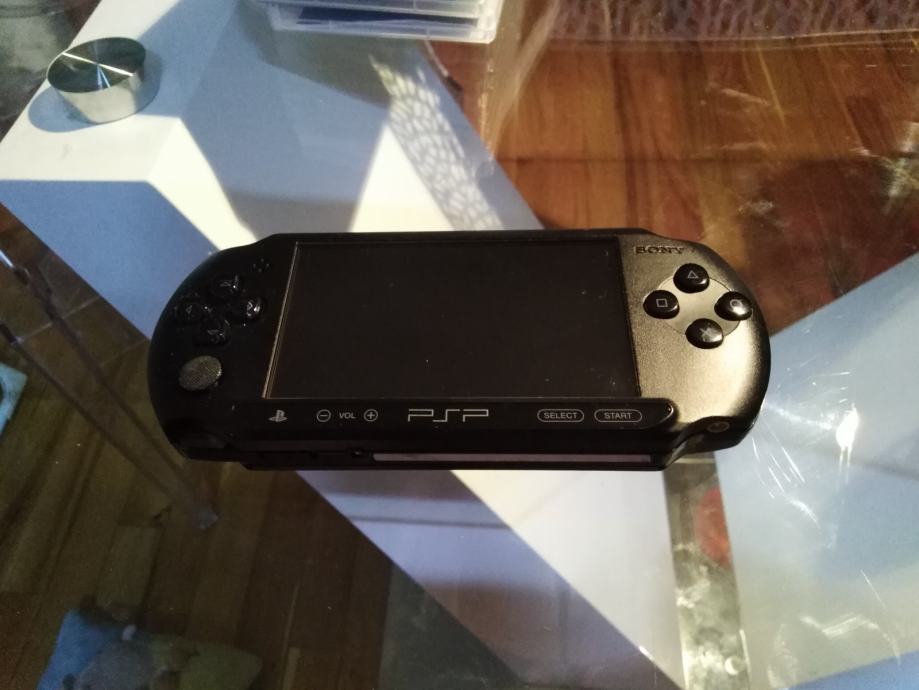 PLAY STATION PSP-E 1004 CB