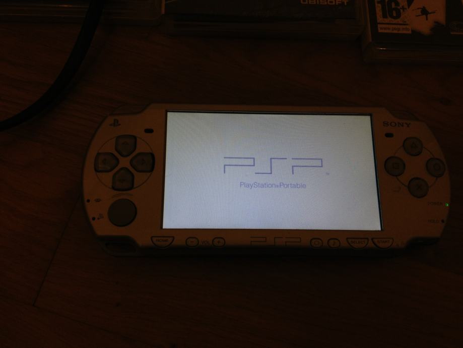 Prodajem Playstation Portable PSP 2004