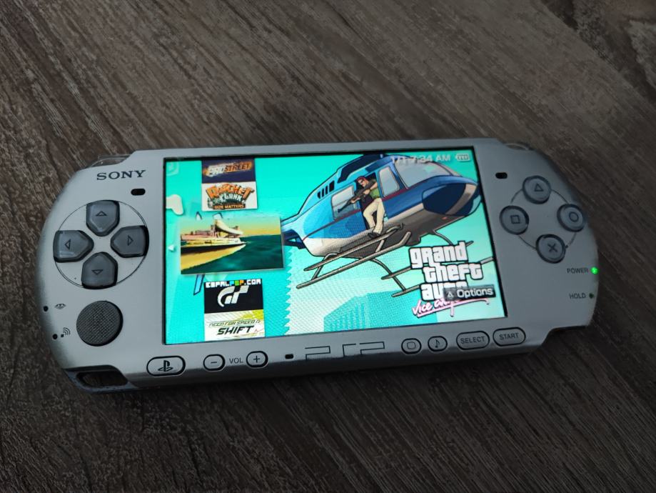 PSP 2001 sa 300+ igara