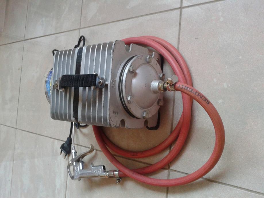 Prodajem mali kompresor