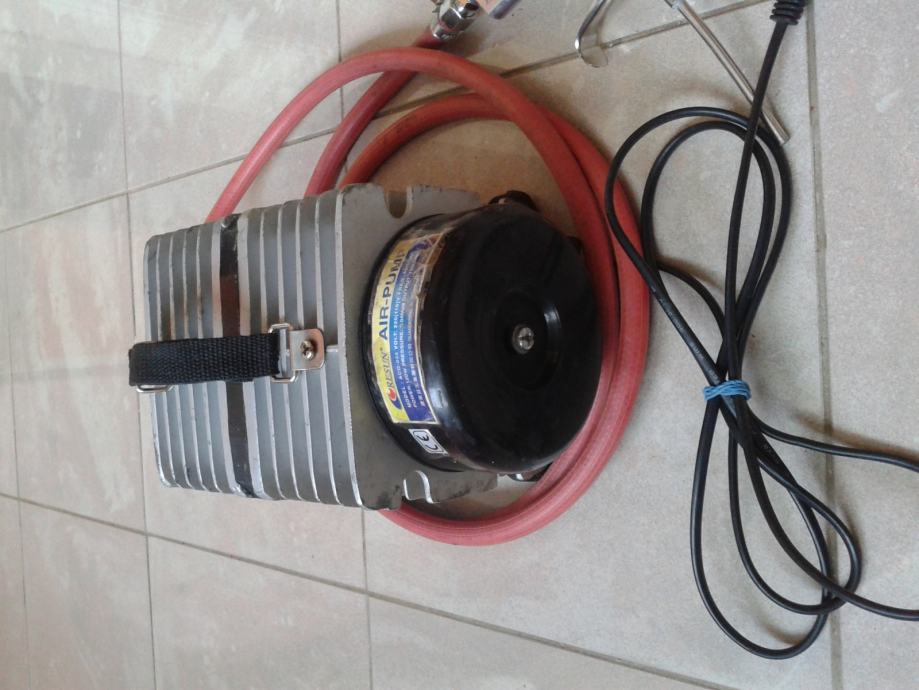 Prodajem mali kompresor