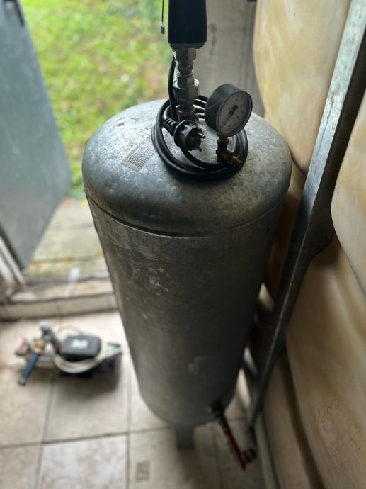 Pumpa za vodu sa spremnikom