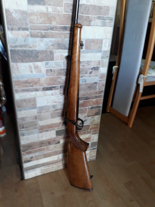 Lovačke puške i pištolj