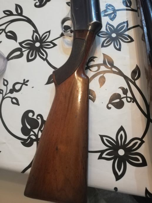 Prodajem Polu-automatsku pusku Franchi 520 Hunter