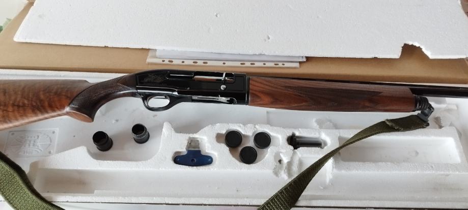 Prodajem sačmaricu poluautomat Marocchi 20/76