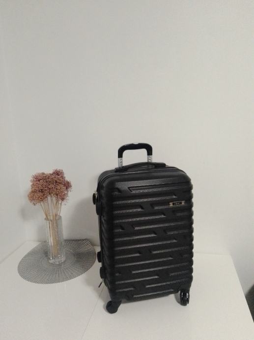 Putni kofer (cca. 55x60x25cm) OČUVAN