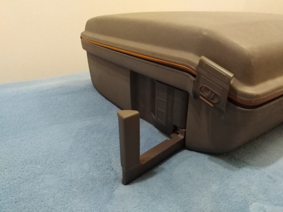 Stari kofer Samsonite