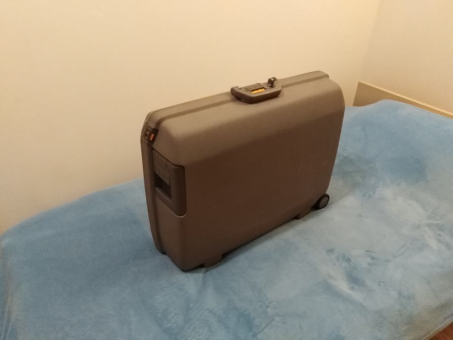 Stari kofer Samsonite