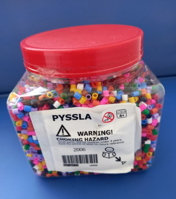 PYSSLA VELIKA KUTIJA PUNA PERLI