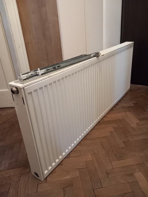 Pločasti radijator kompaktni 600 x 1600 mm 22 Buderus s konzolama