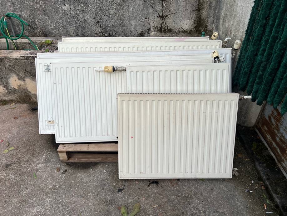 Radijatori za centralno grijanje. 8 komada