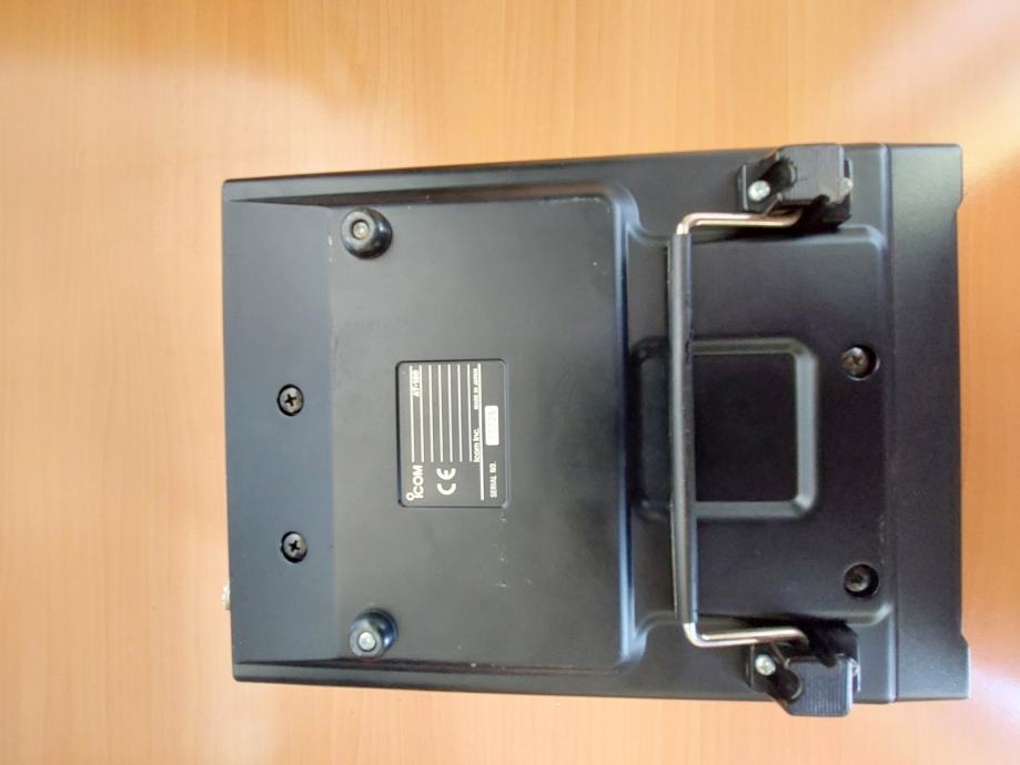 ICOM AT-180 antena tuner