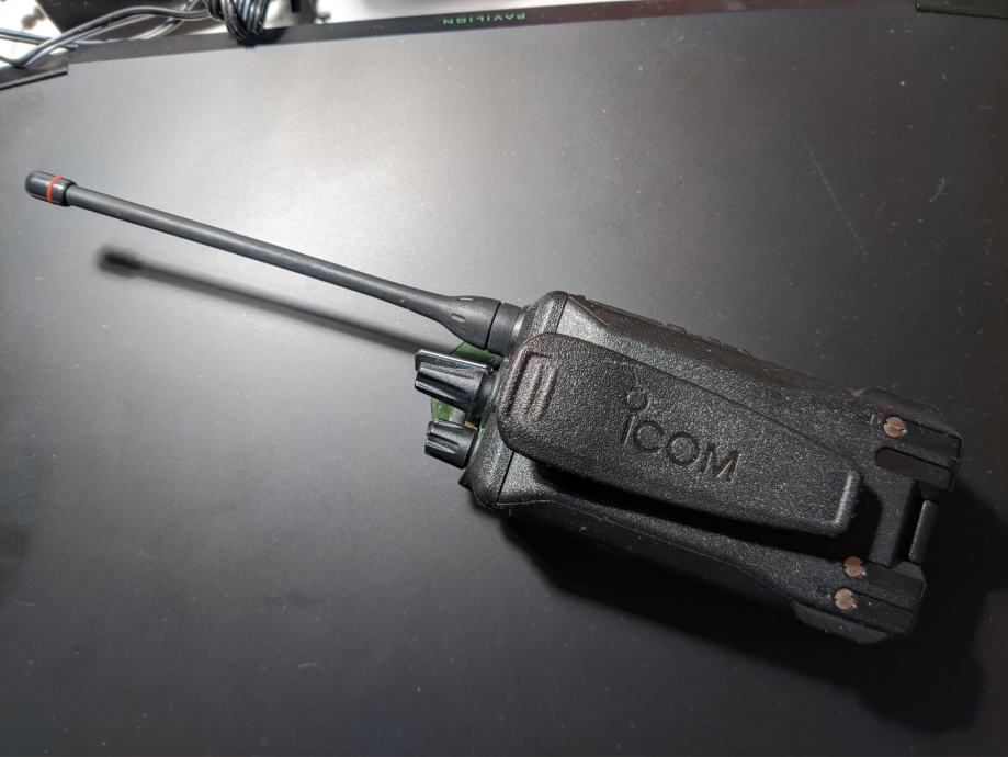 ICOM IC-F4002 radio stanice - 3 komada set sa brzim punjačima