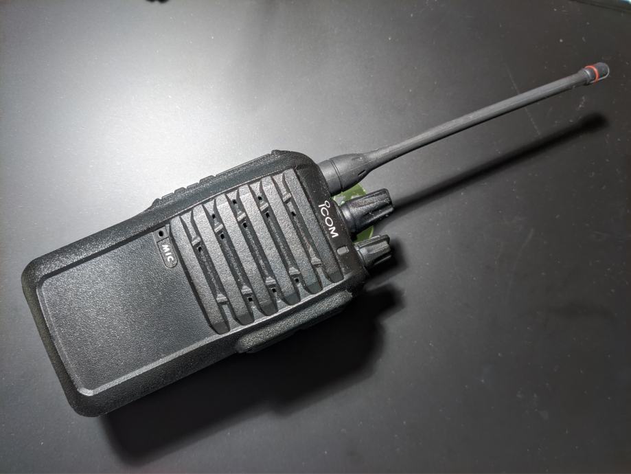 ICOM IC-F4002 radio stanice - 3 komada set sa brzim punjačima