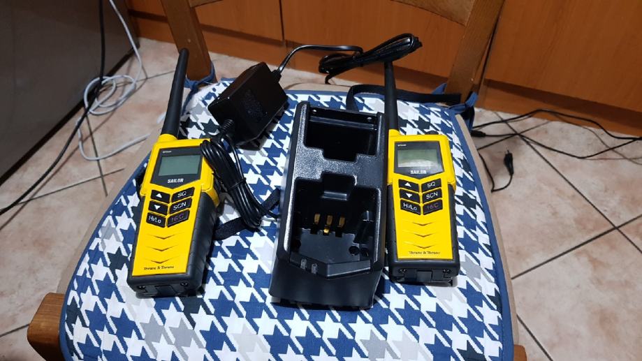 SAILOR SP3520 GMDSS PRIJENOSNI VHF 2 KOMADA + PUNJAC
