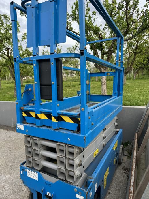 PODIZNA PLATFORMA GENIE GS 1932 / MOGUĆNOST NAJMA