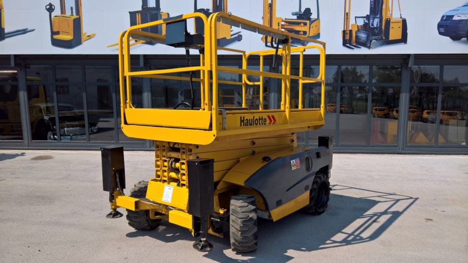 SAMOHODNA PODIZNA PLATFORMA HAULOTTE COMPACT 12 DX SA POGONOM 4 x 4