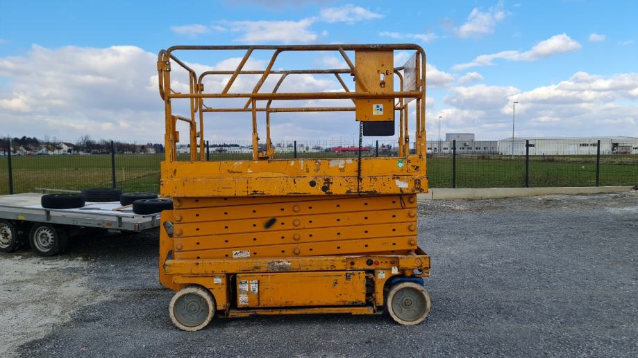 Samohodna Škarasta Platforma*GENIE GS-3246*12M*