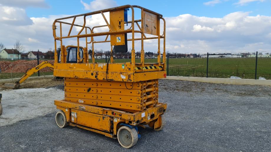 Samohodna Škarasta Platforma*GENIE GS-3246*12M*