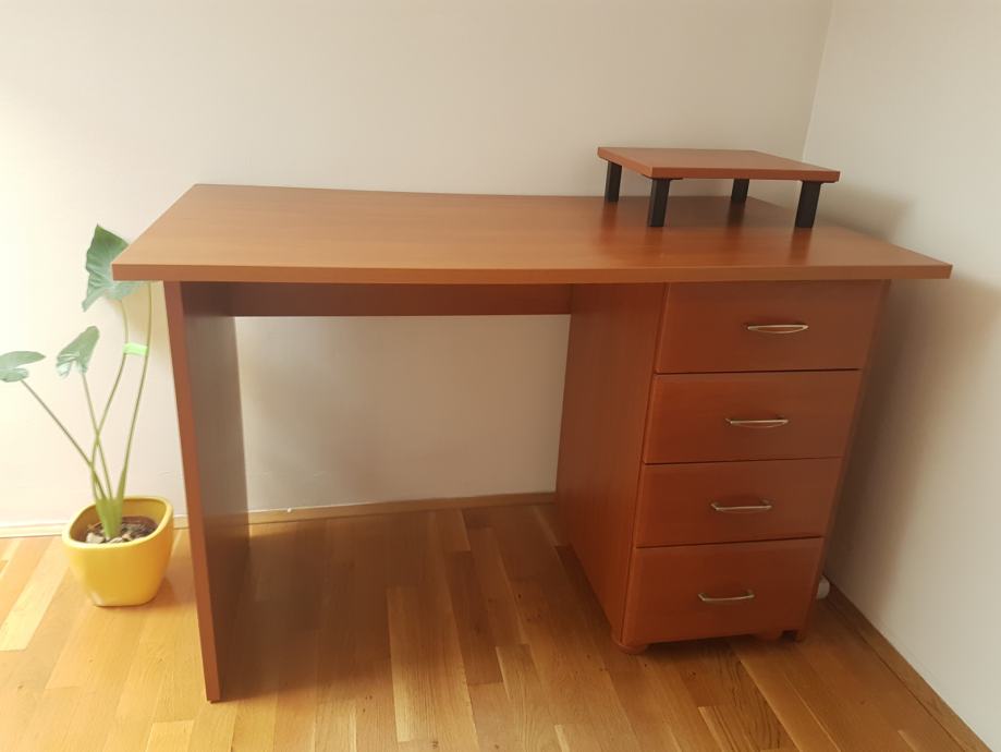 Radni stol sa 4 ladice i policom za printer