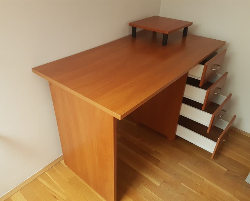 Radni stol sa 4 ladice i policom za printer