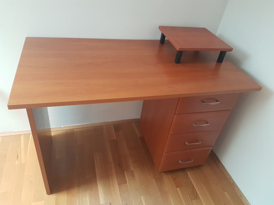 Radni stol sa 4 ladice i policom za printer