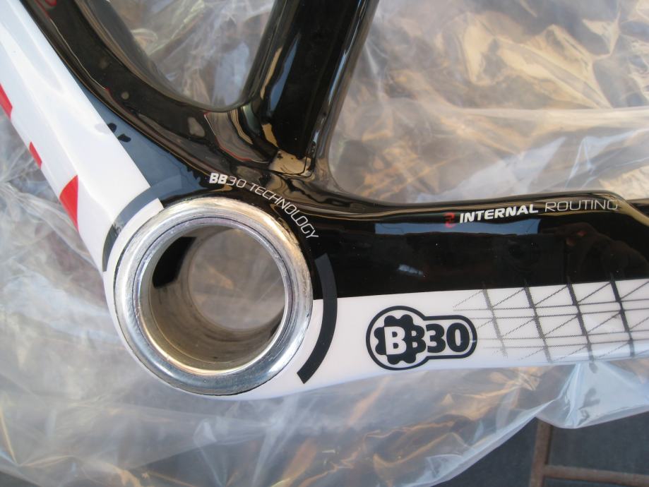 Focus Raven 26 carbon rama M NOVO