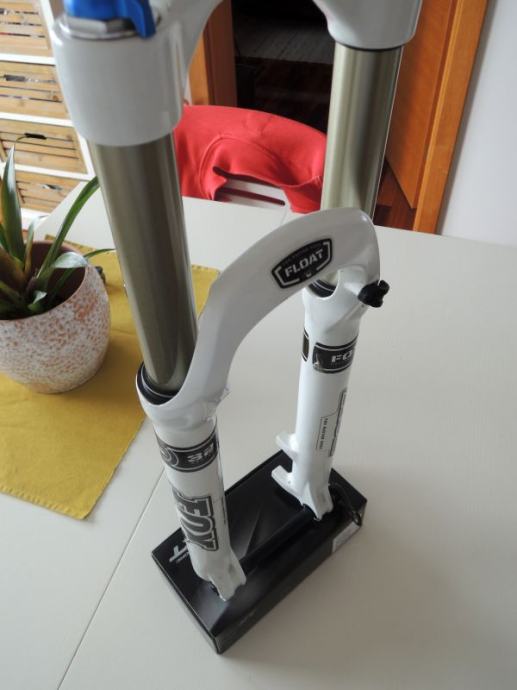 Fox 32 Float RL open bath 150mm 15QR + V-1 DH lula